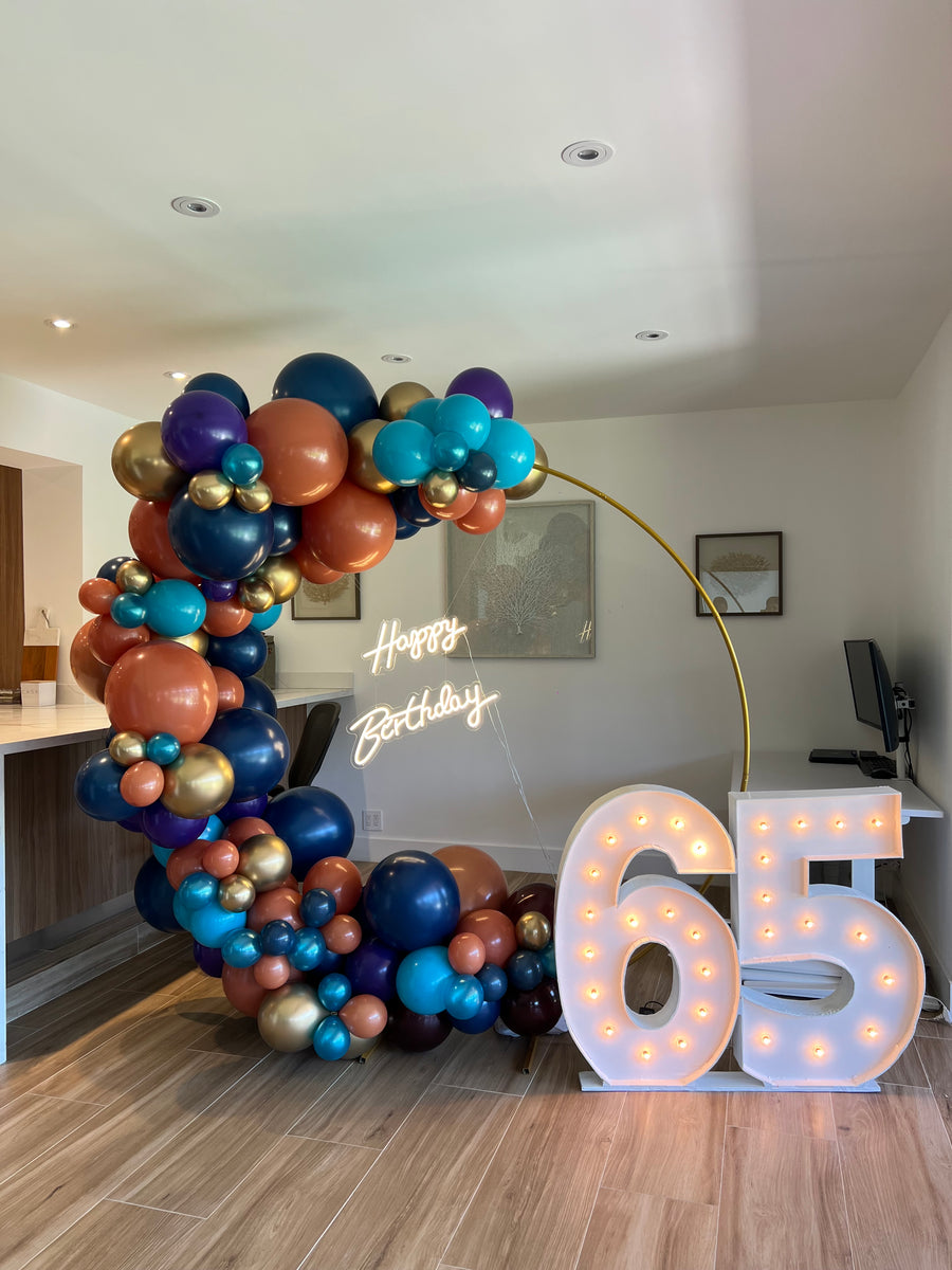 Fun backdrop w/ marquee numbers – Boom Balloons